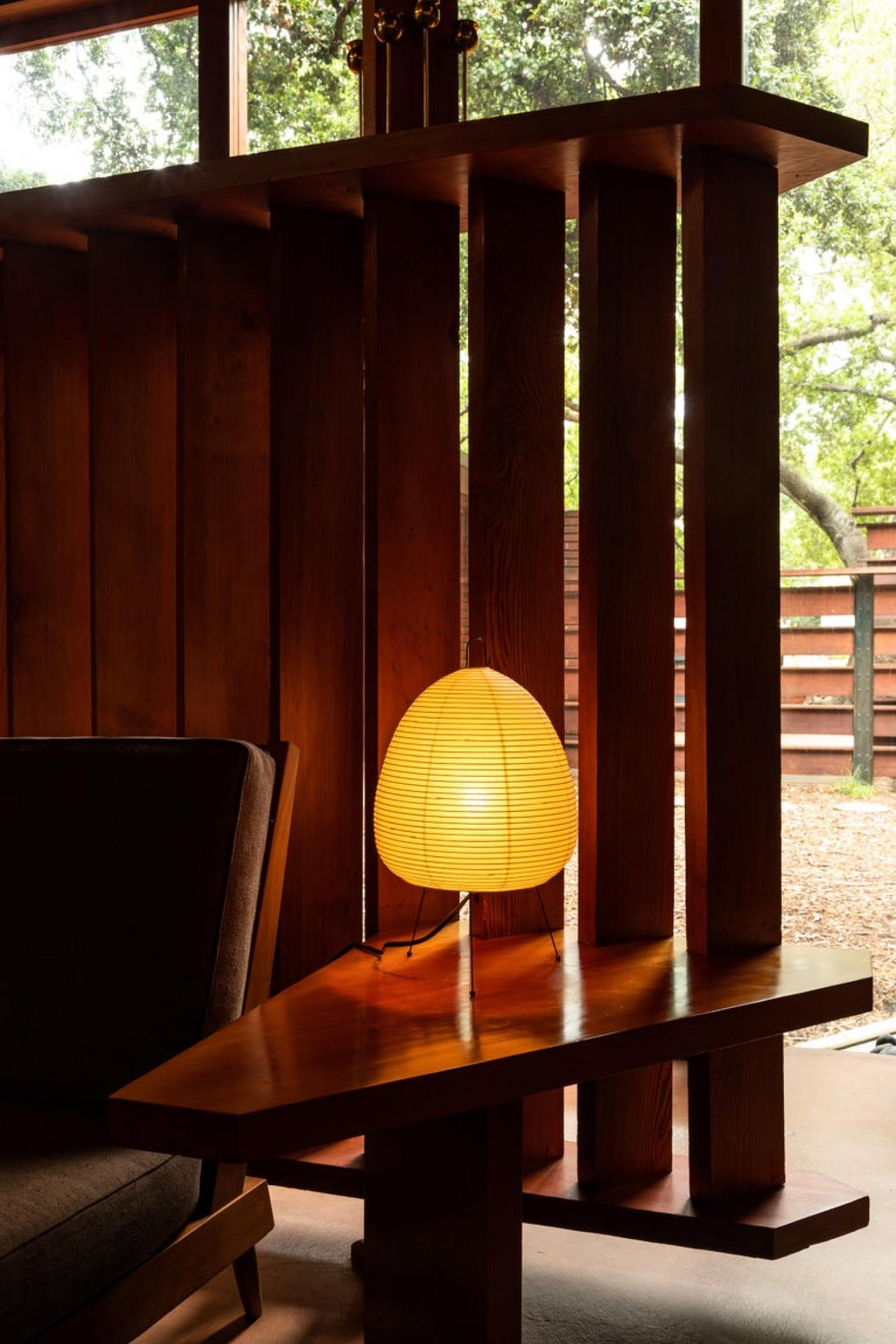 Isamu Noguchi - Pair of Akari Model 1A Light Sculptures by Isamu Noguchi