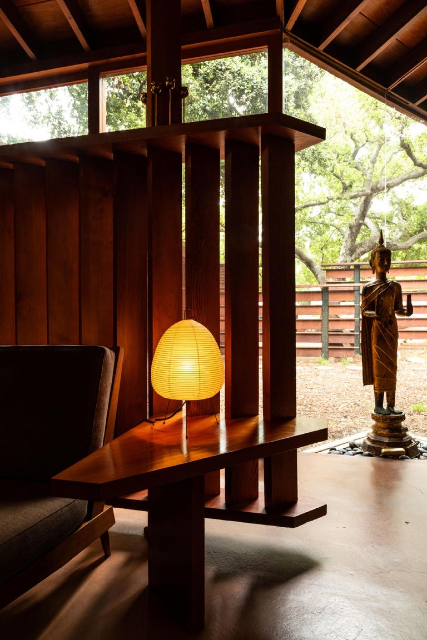 Isamu Noguchi - Pair of Akari Model 1A Light Sculptures by Isamu Noguchi