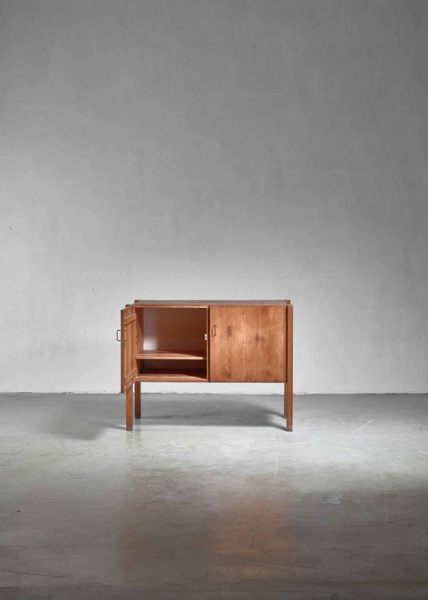 Finn Form - Pine Finn Form sideboard, Finland, 1950s