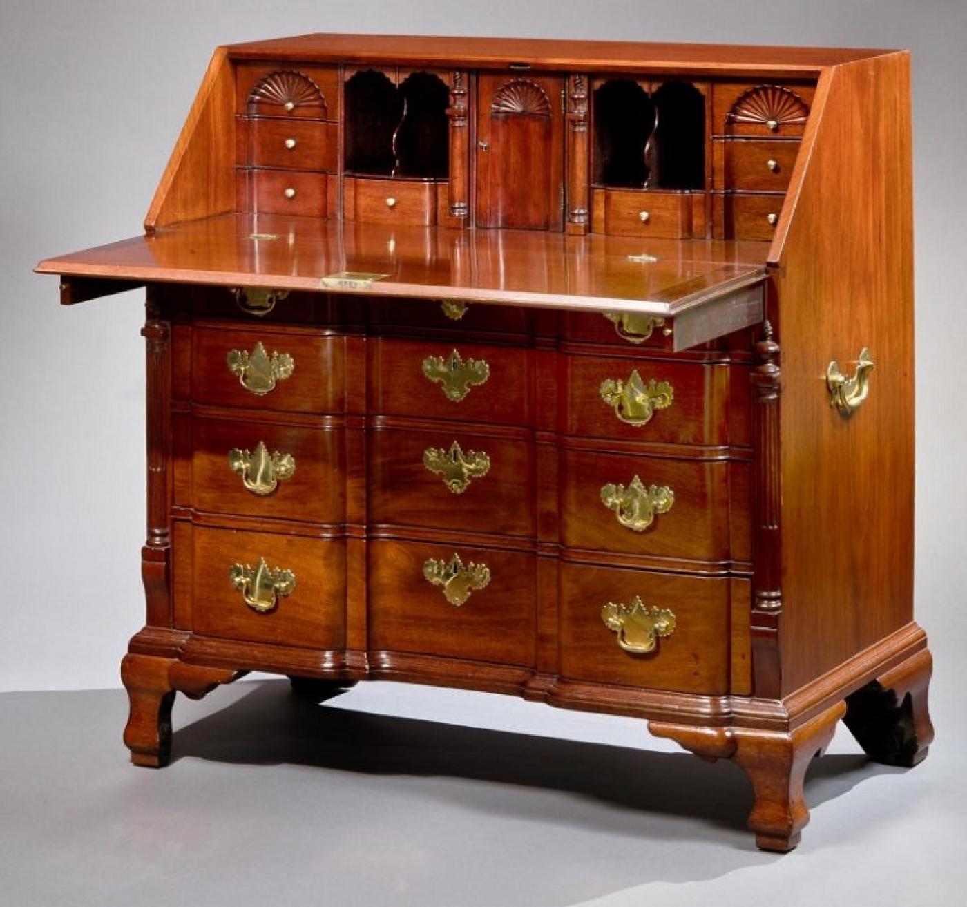 QUEEN ANNE BLOCK-FRONT DESK WITH APPLIED PILASTERS